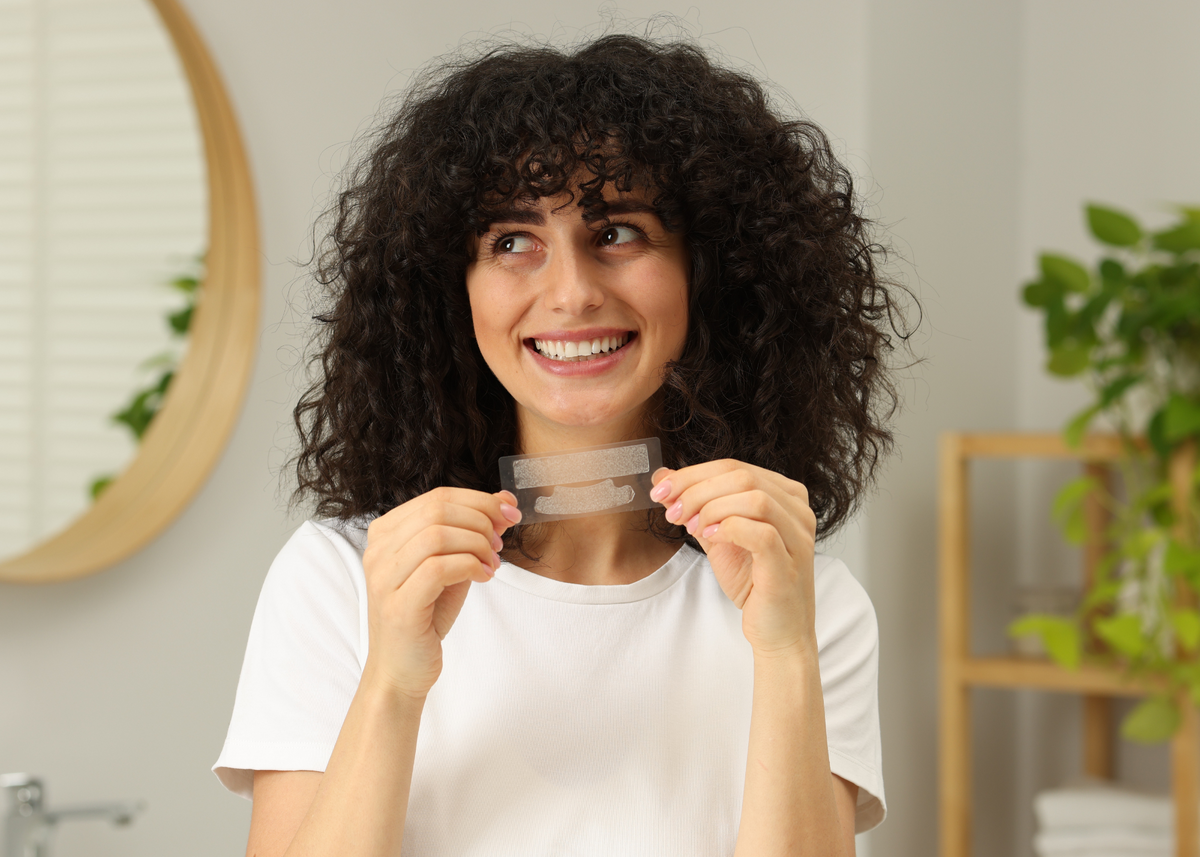 Sparkling Smiles Ahead: Your Guide to Choosing the Right Teeth Whiteni